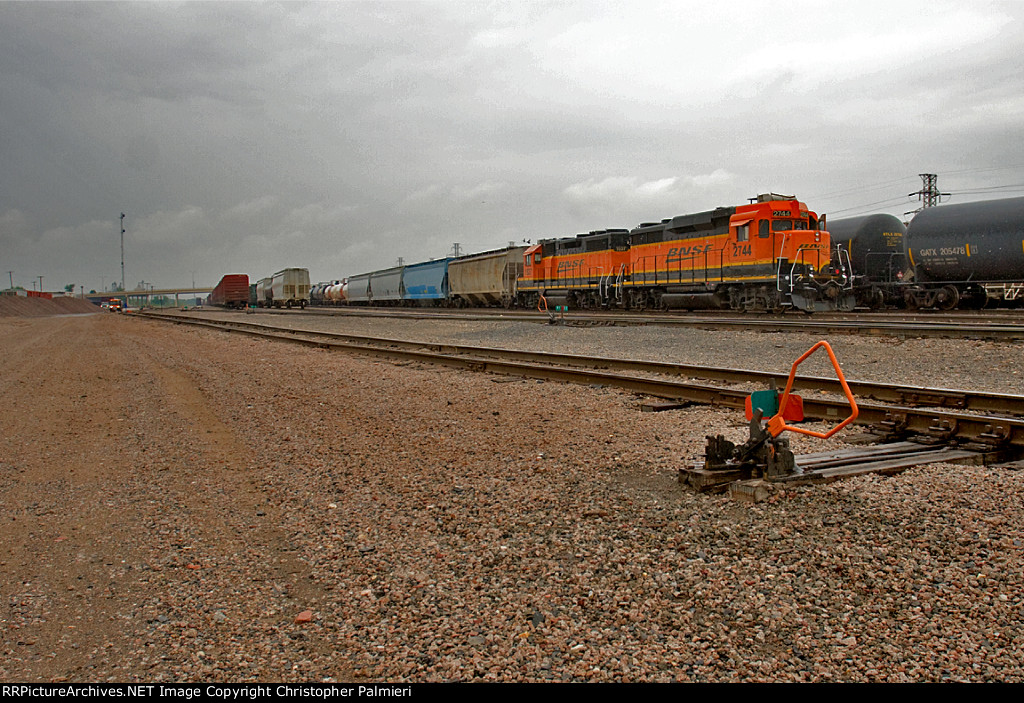 BNSF 2744 and BNSF 1537
